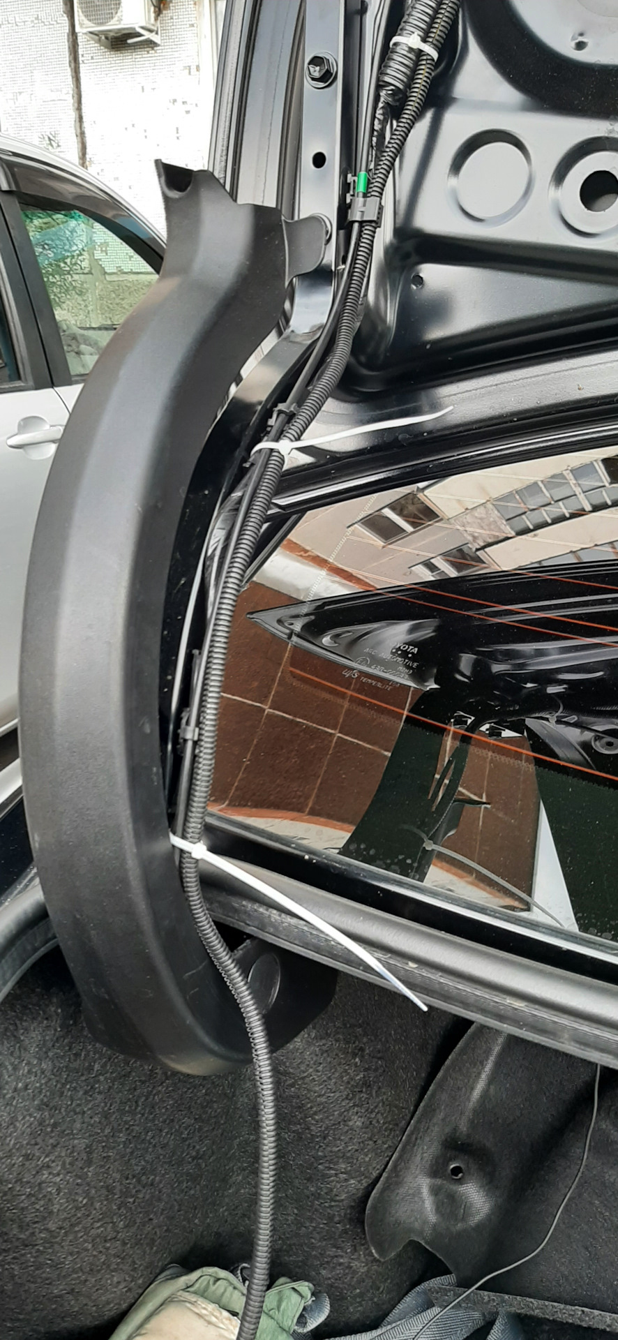 Открытие багажника Камри ногой. — Toyota Camry (XV50), 2,5 л, 2014 года ...