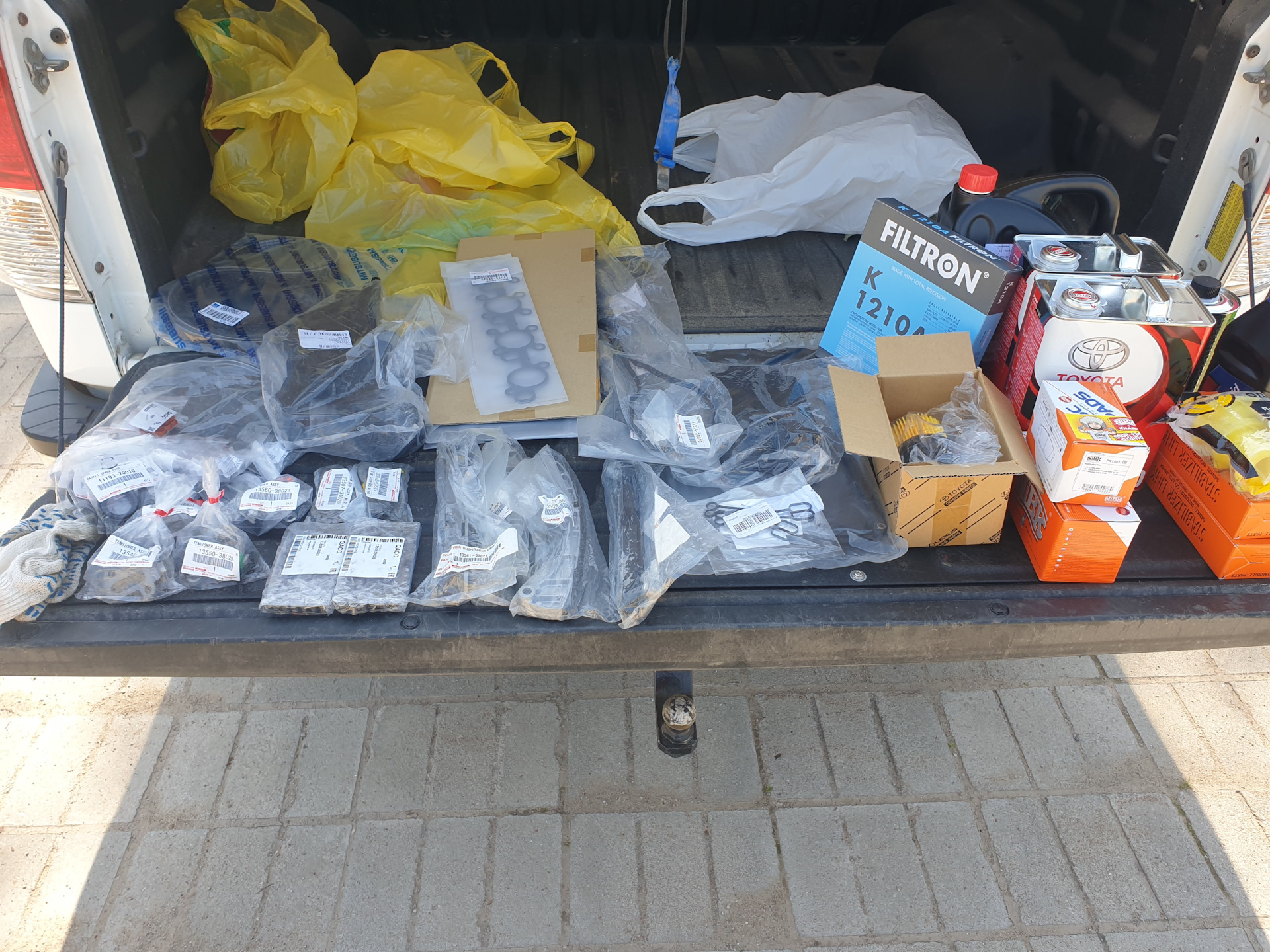 Замена тросика капота — Jaguar XF (1G), 3 л, 2008 года | своими руками ...