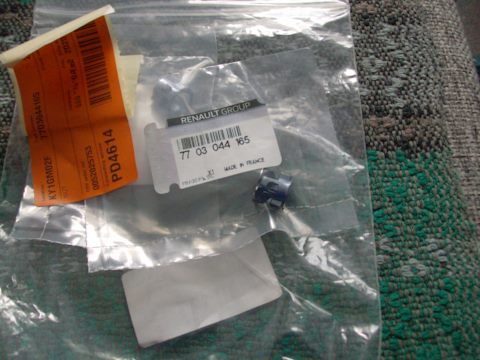 7703044165 Гайка м6 креп лев панел перег RENAULT | Запчасти на DRIVE2