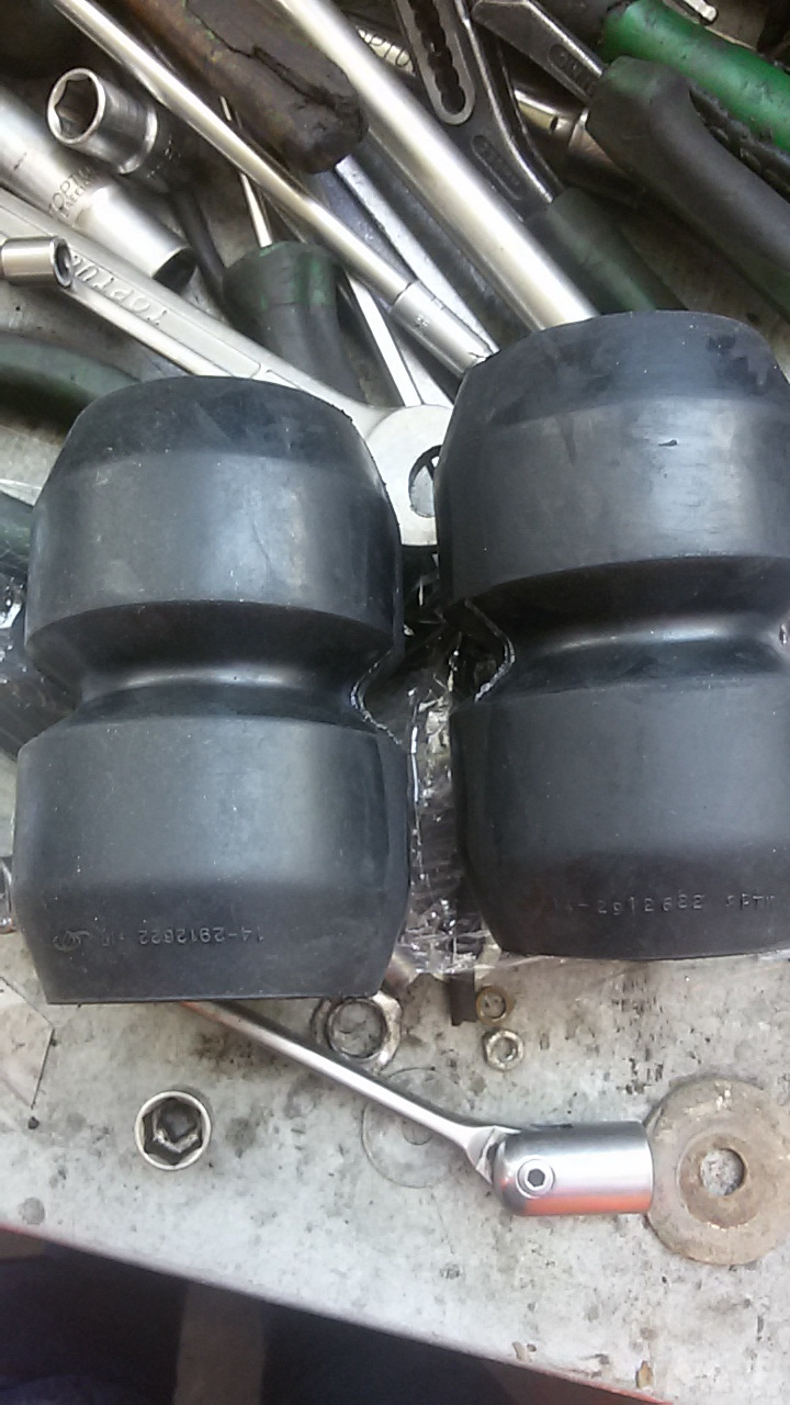 Отбойник рессоры и втулки стабилизаторов NV200" スプリングブレーカーとスタビライザーブッシング ...