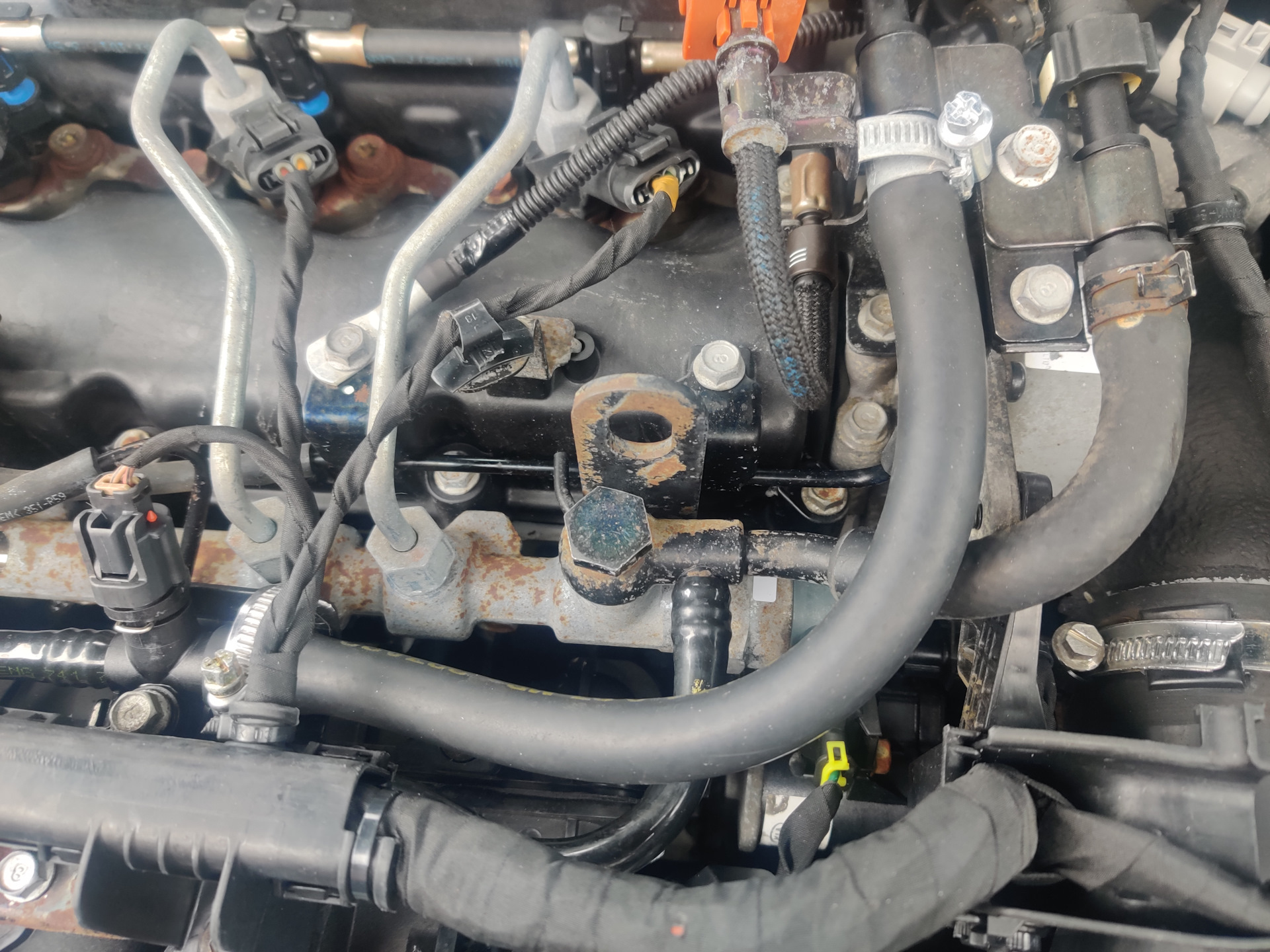 Замена шланга обратки топлива Санта фе 2 дизель — Hyundai Santa Fe (2G ...