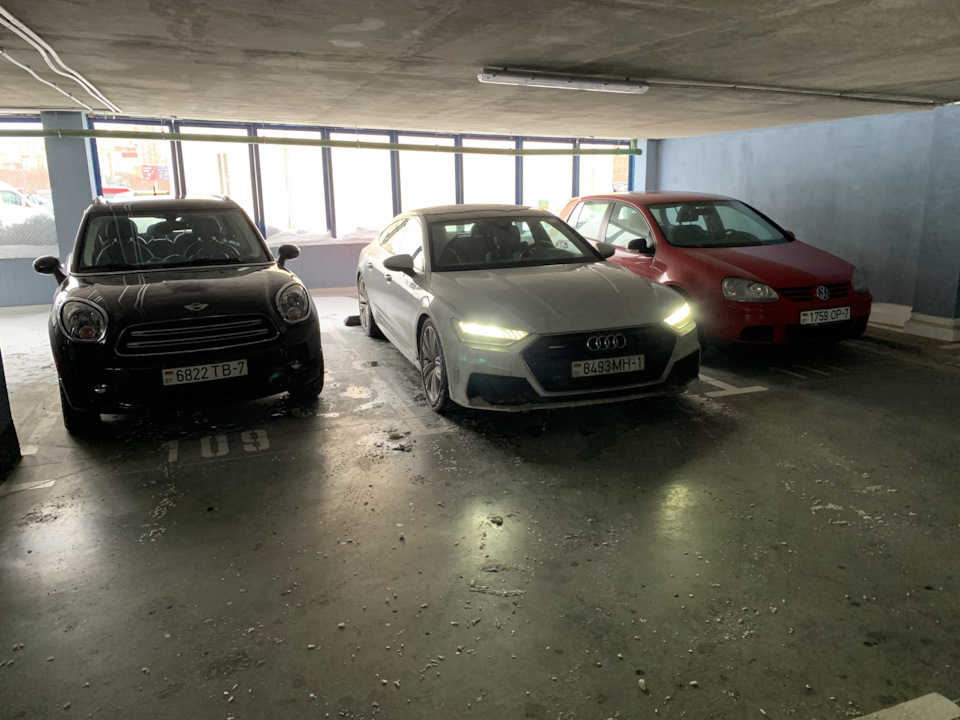 Снял крытую парковку — Audi A7 Sportback 2g 3 л 2018 года