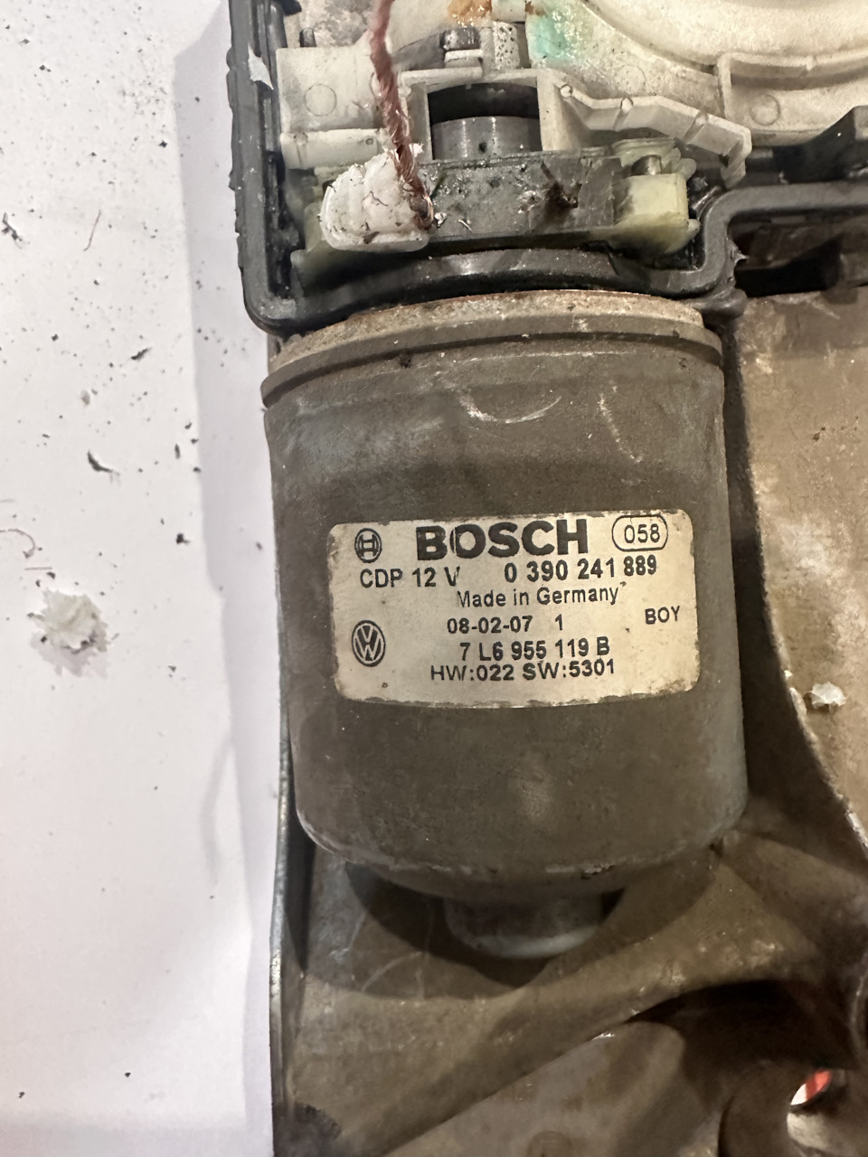 Мотор дворников приказал долго жить — Volkswagen Touareg (1G), 3 л ...