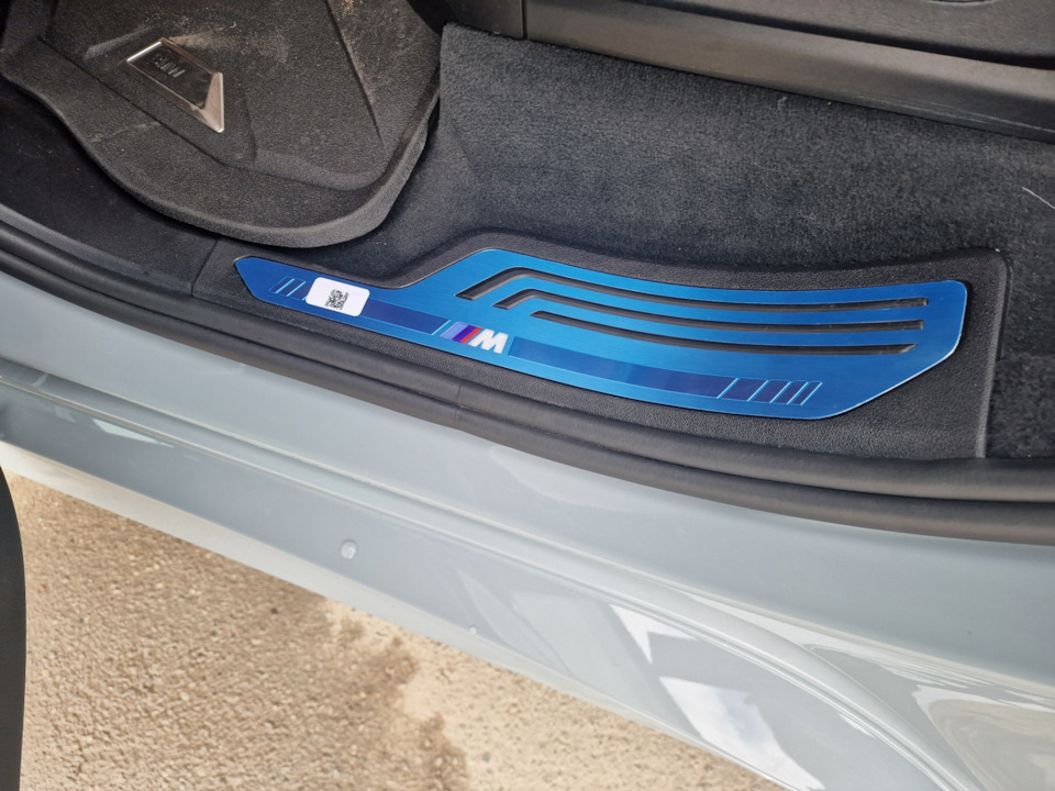 Замена накладок на пороги — BMW X7 (G07), 3 л, 2023 года | запчасти ...