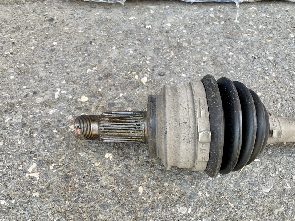 Полуось привод правый БМВ Х3 е83 на BMW X3 (E83). Б/у | 800 ₽ в городе ...