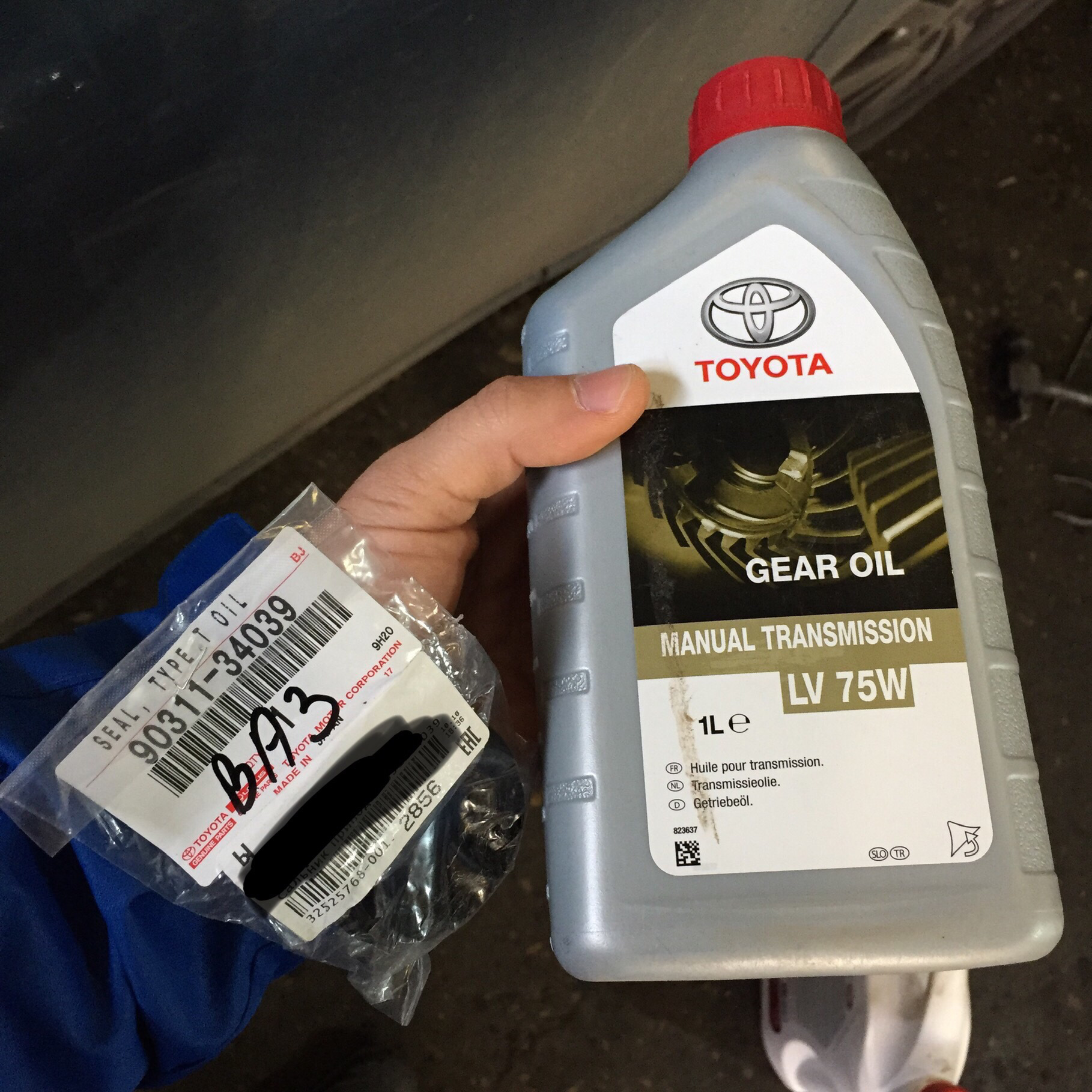 Замена правого сальника привода — Toyota Corolla (140/150), 1,6 л, 2008 ...