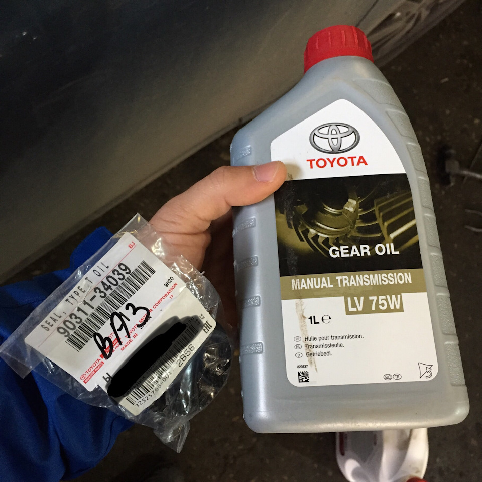 Замена правого сальника привода — Toyota Corolla (140/150), 1,6 л, 2008 ...