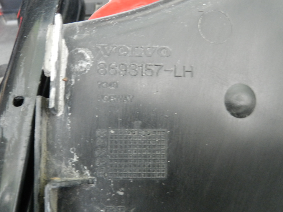 8693157 Брызговик левый Volvo | Запчасти на DRIVE2