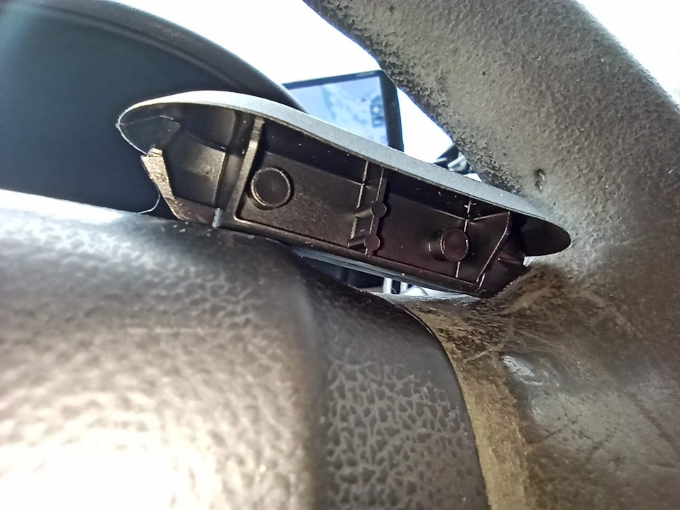 Установка заглушки порога (RENAULT 7703074610) — Renault Logan (1G), 1 ...