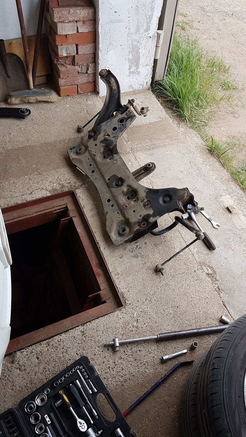 Верхние рычаги — Nissan Note (1G), 1,6 л, 2013 года | плановое ТО | DRIVE2