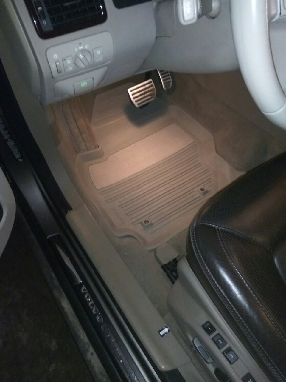 Оригинальные коврики — Volvo XC70 III, 2,4 л, 2008 года | аксессуары ...