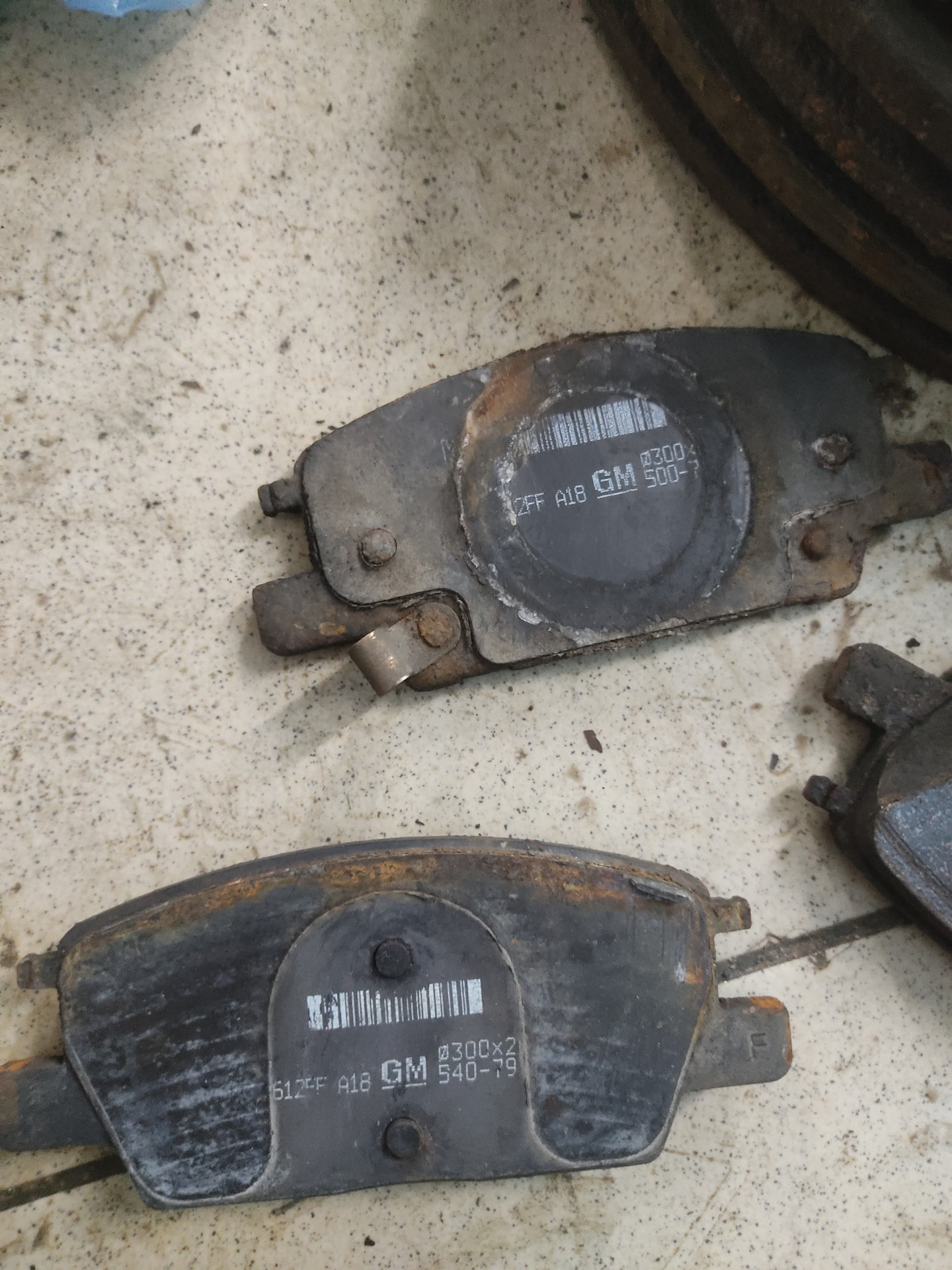 Замена дисков и колодок — Chevrolet Equinox (3G), 1,5 л, 2019 года ...