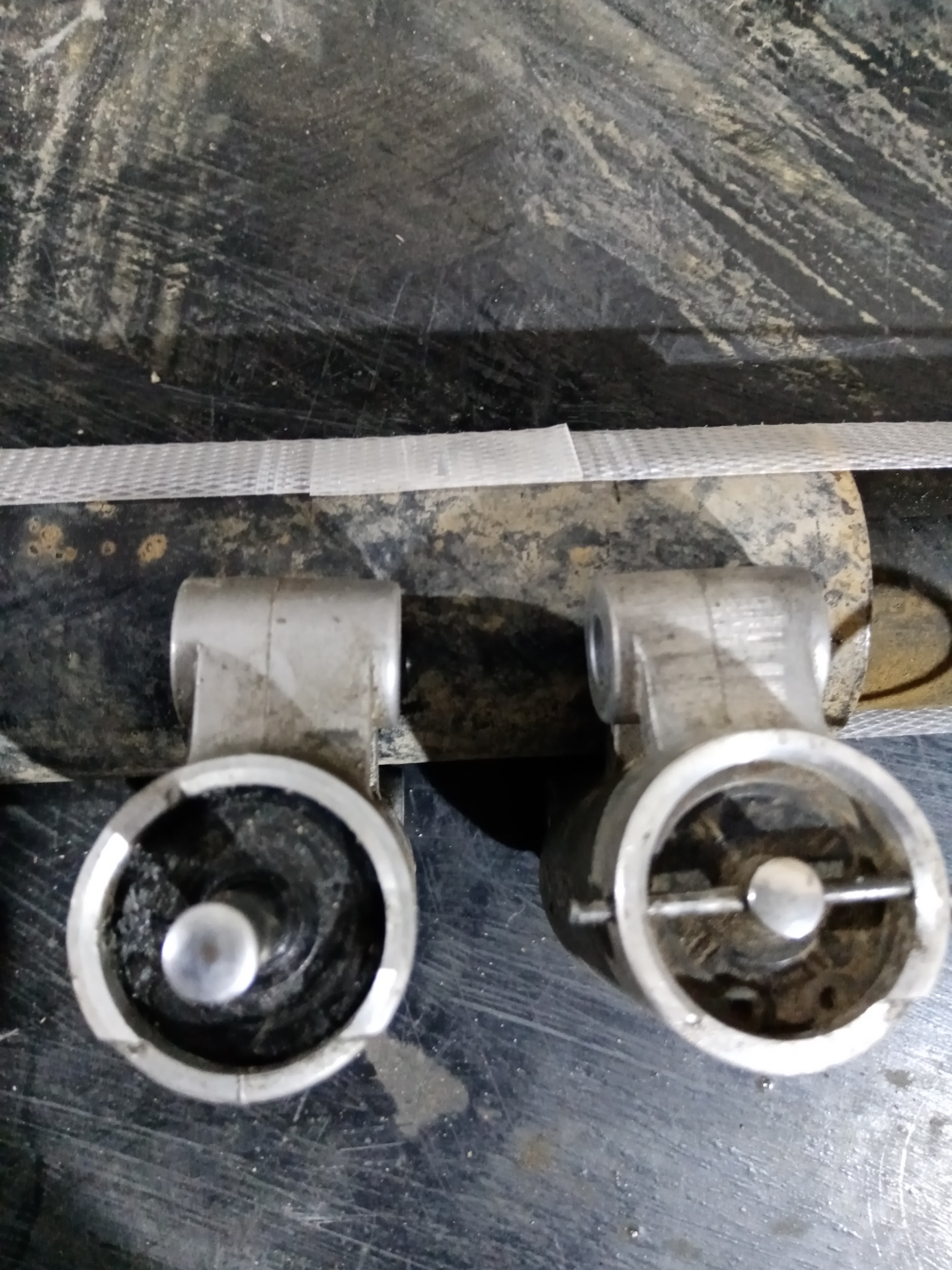 Сравнил гидронатяжитель ремня ГРМ. — Mitsubishi L200 (4G), 2,5 л, 2014 ...