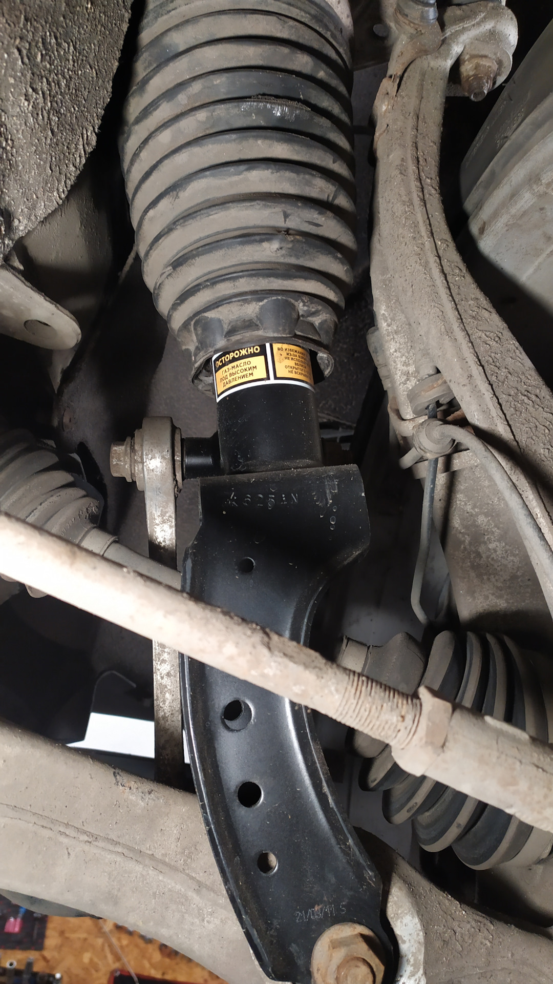 Амортизаторы — Porsche Cayenne (2G) 958, 3 л, 2011 года | запчасти | DRIVE2