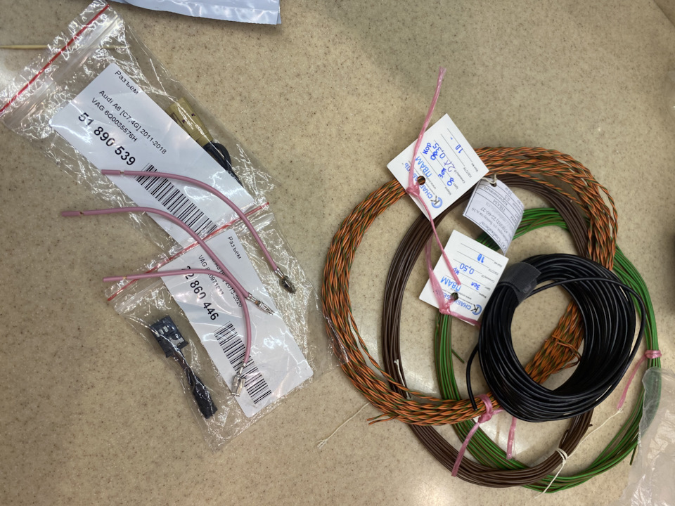 6Q0035576H Корпус антенного раз VAG | Запчасти на DRIVE2