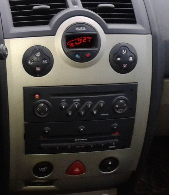 Подсветка экрана климата. — Renault Megane II, 1,6 л, 2008 года ...