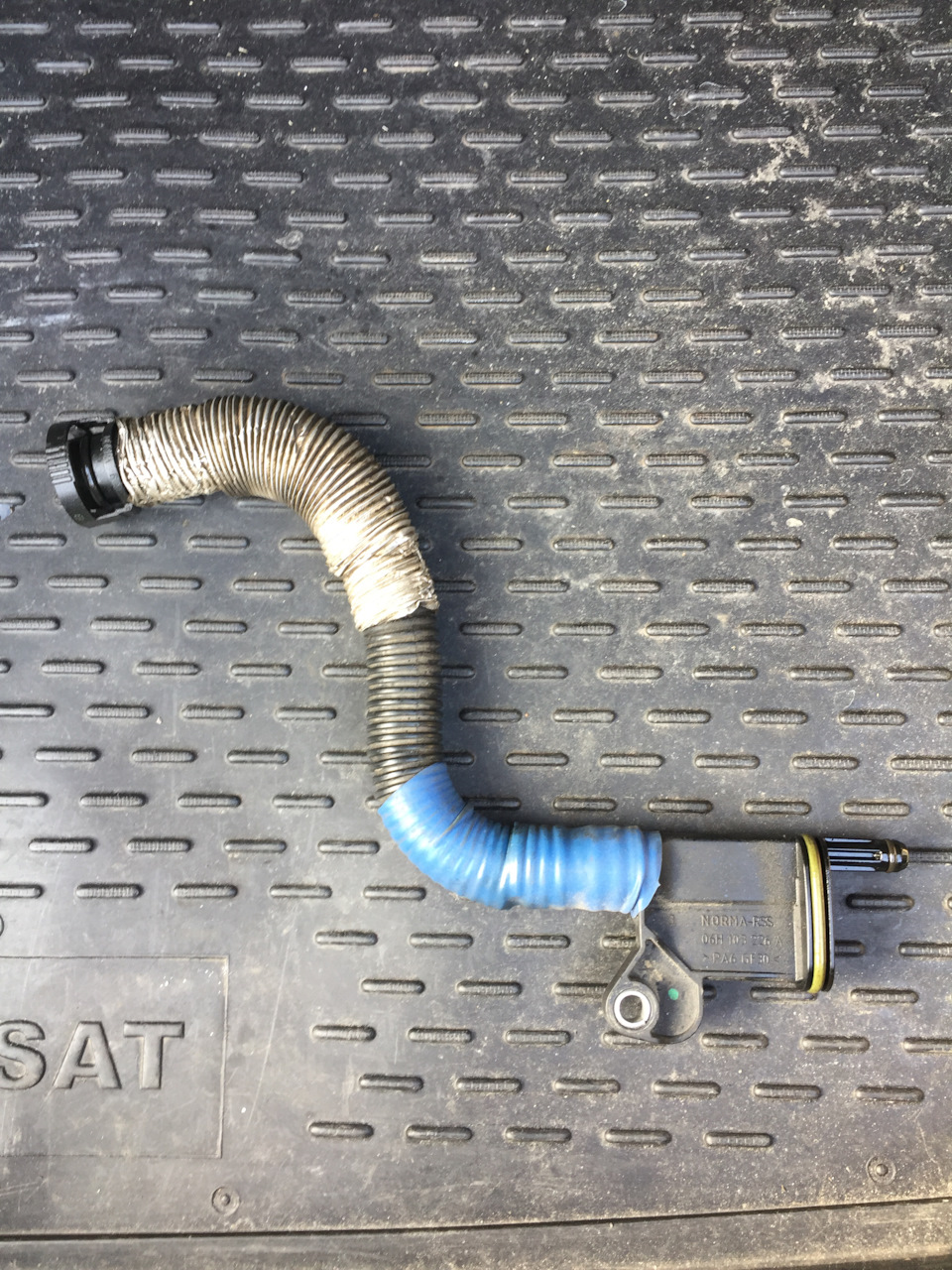 Замена трубки ВКГ . — Volkswagen Passat B6, 1,8 л, 2008 года | поломка ...
