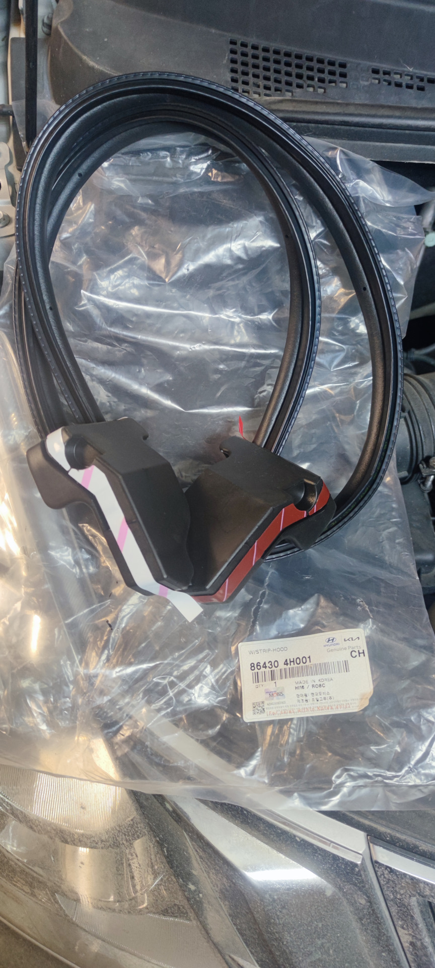 864304H001 Уплотнитель капота KIA HYUNDAI | Запчасти на DRIVE2