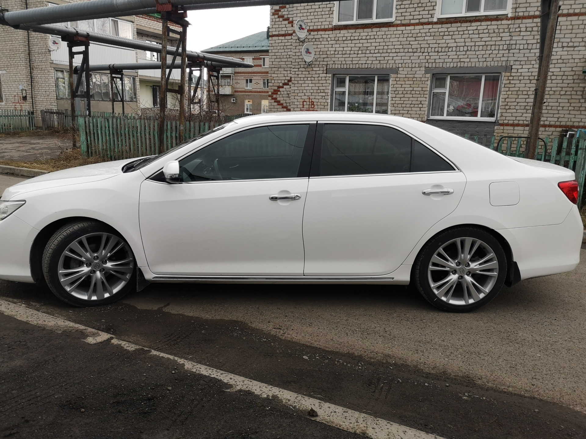 Переобулся в лето, резина 225/45 R19, диски 7.5j — Toyota Camry (XV50 ...