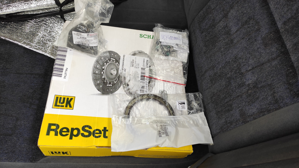 Замена сцепления комплектом, замена трубки главного и рабочего цилиндра ...