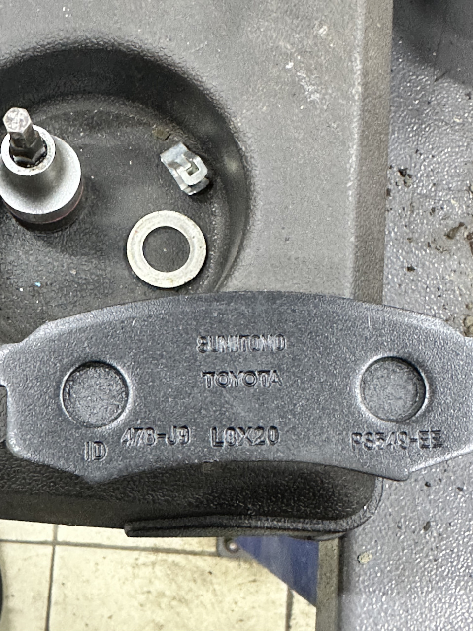 Обслуживание задних тормозов — Toyota Land Cruiser Prado 150-series, 2 ...