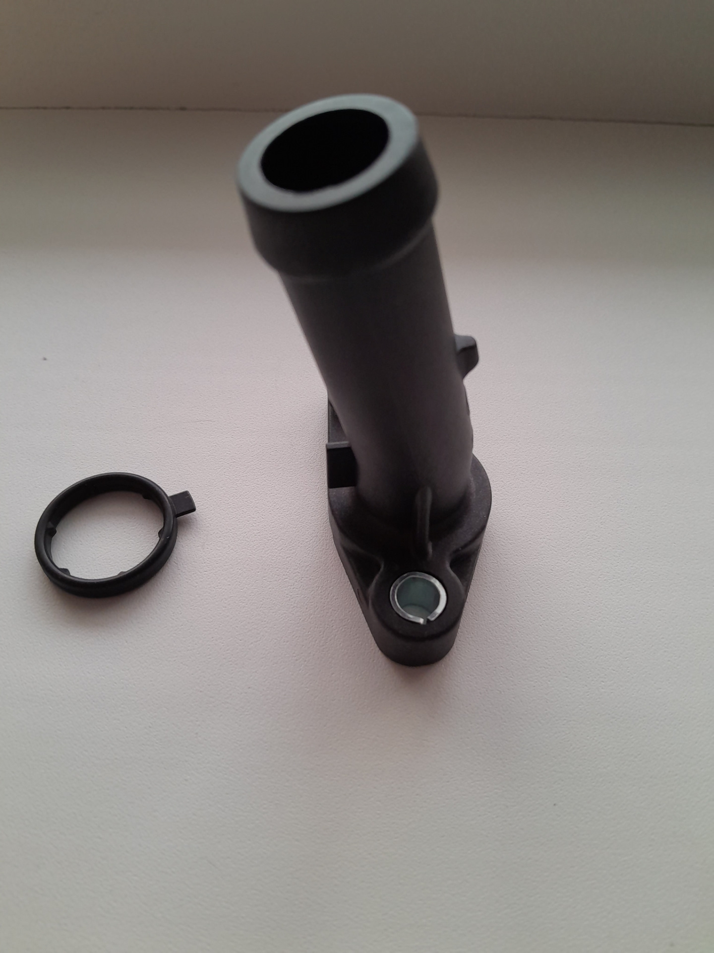 Беда пришла. Треснул штуцер блока. — Volkswagen Touareg (2G), 3,6 л ...