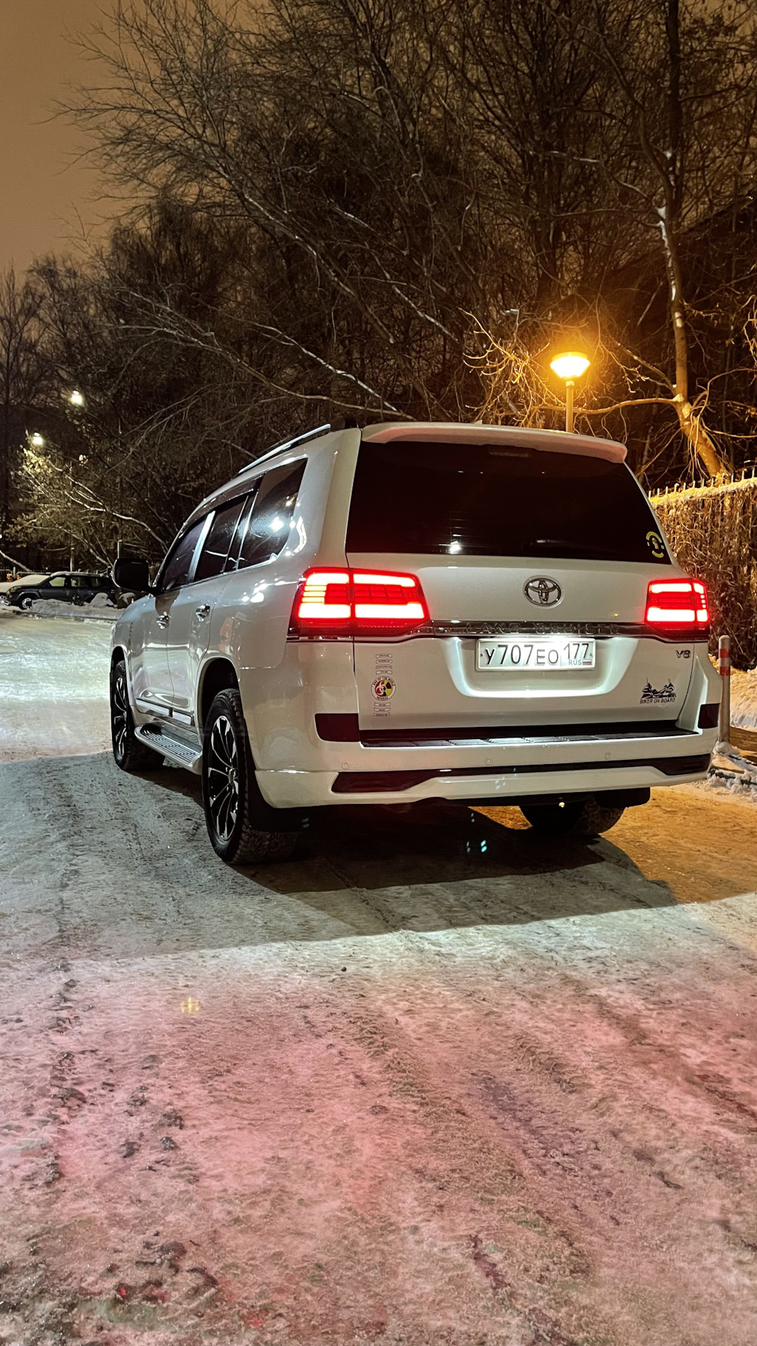 Зима только началась, а дороги уже залили каким то термоядом, бегемота вчера отмывали в три ...