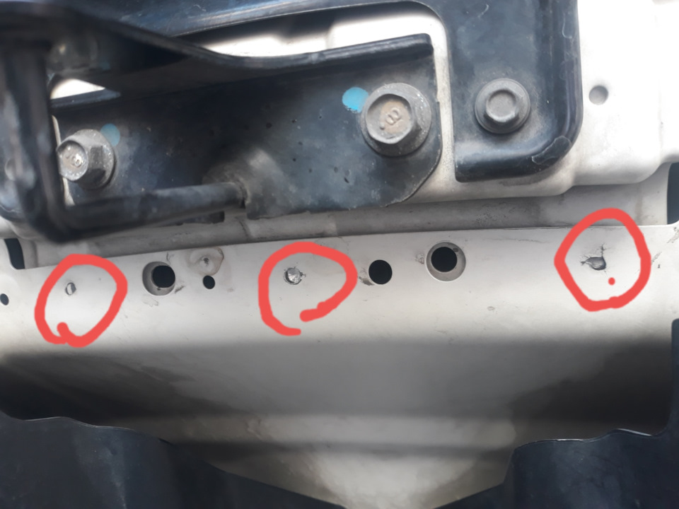 Площадка крепления капота! — Subaru Forester (SJ), 2 л, 2014 года ...