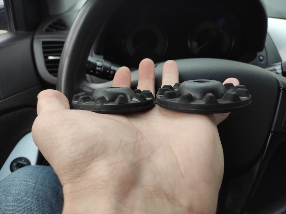 Передние опоры от рестайлинга (верхние) — Hyundai Solaris (1G), 1,6 л ...