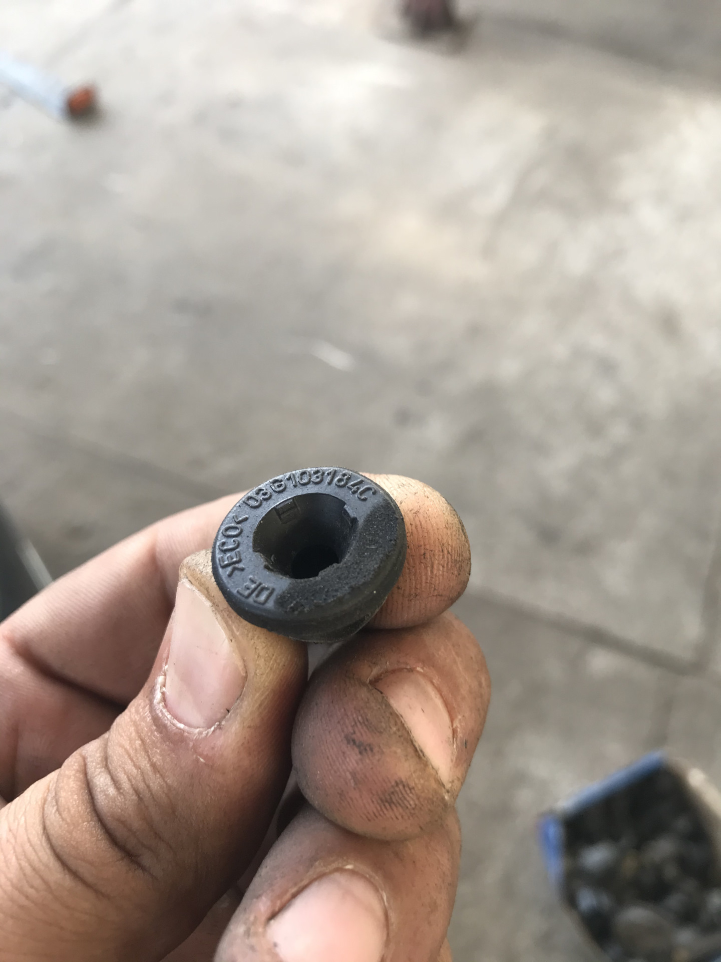 Кронштейн подстаканника — Toyota Land Cruiser Prado 120-series, 4 л ...