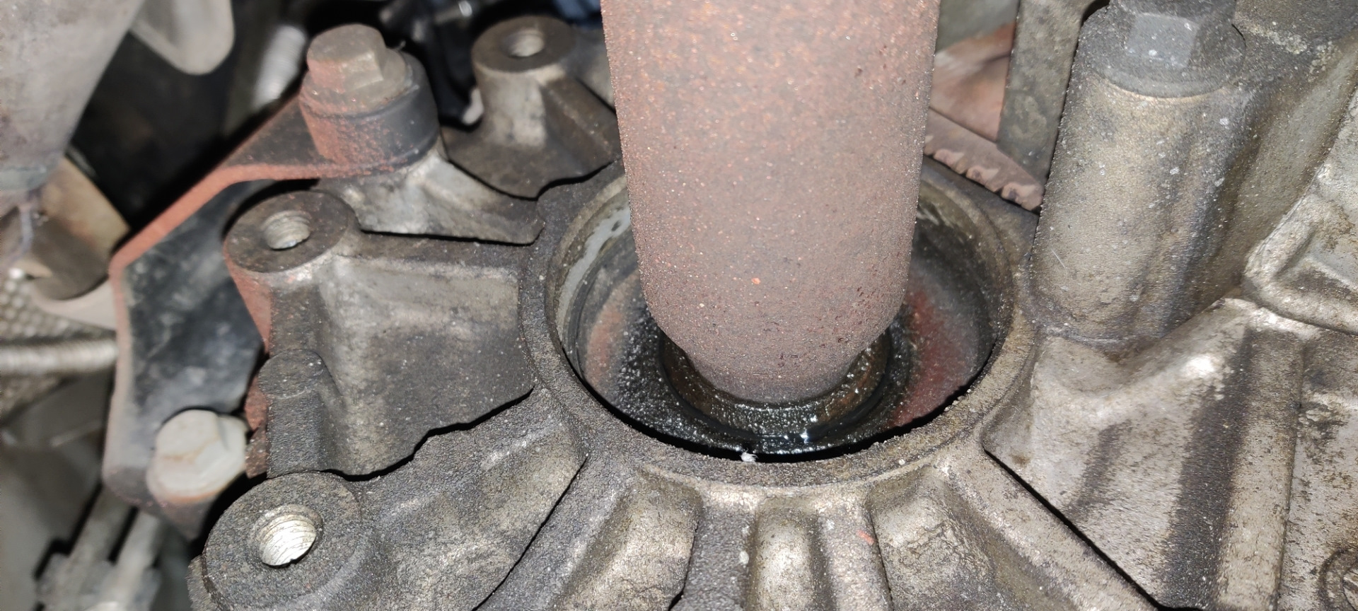 Нужен сальник привода правого АКПП. Именно какие кроме оригинала можно ...