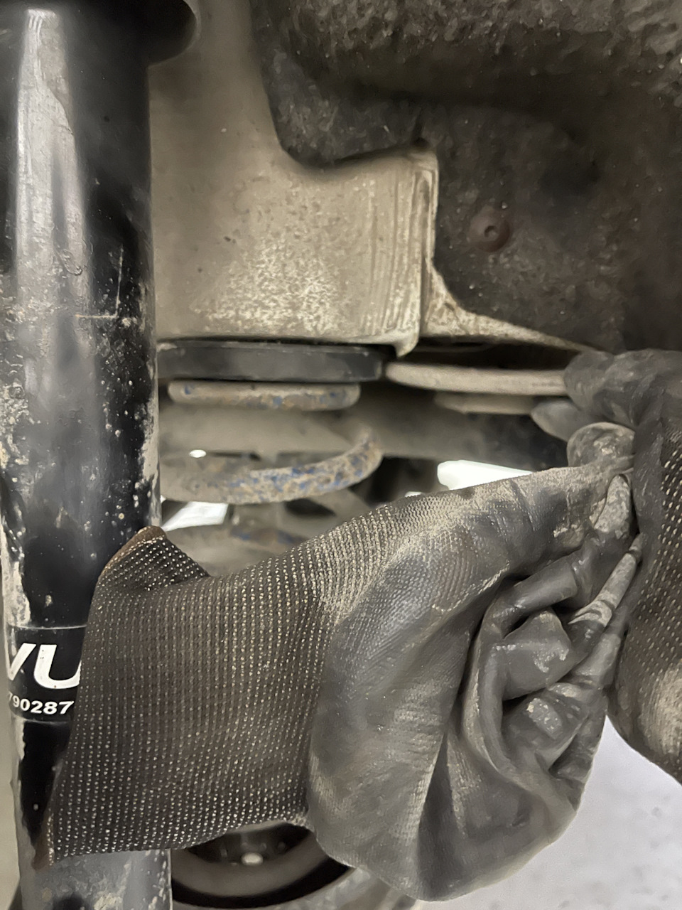 Замена резинок под задние пружины — Skoda Octavia A7 Mk3, 1,8 л, 2013 ...