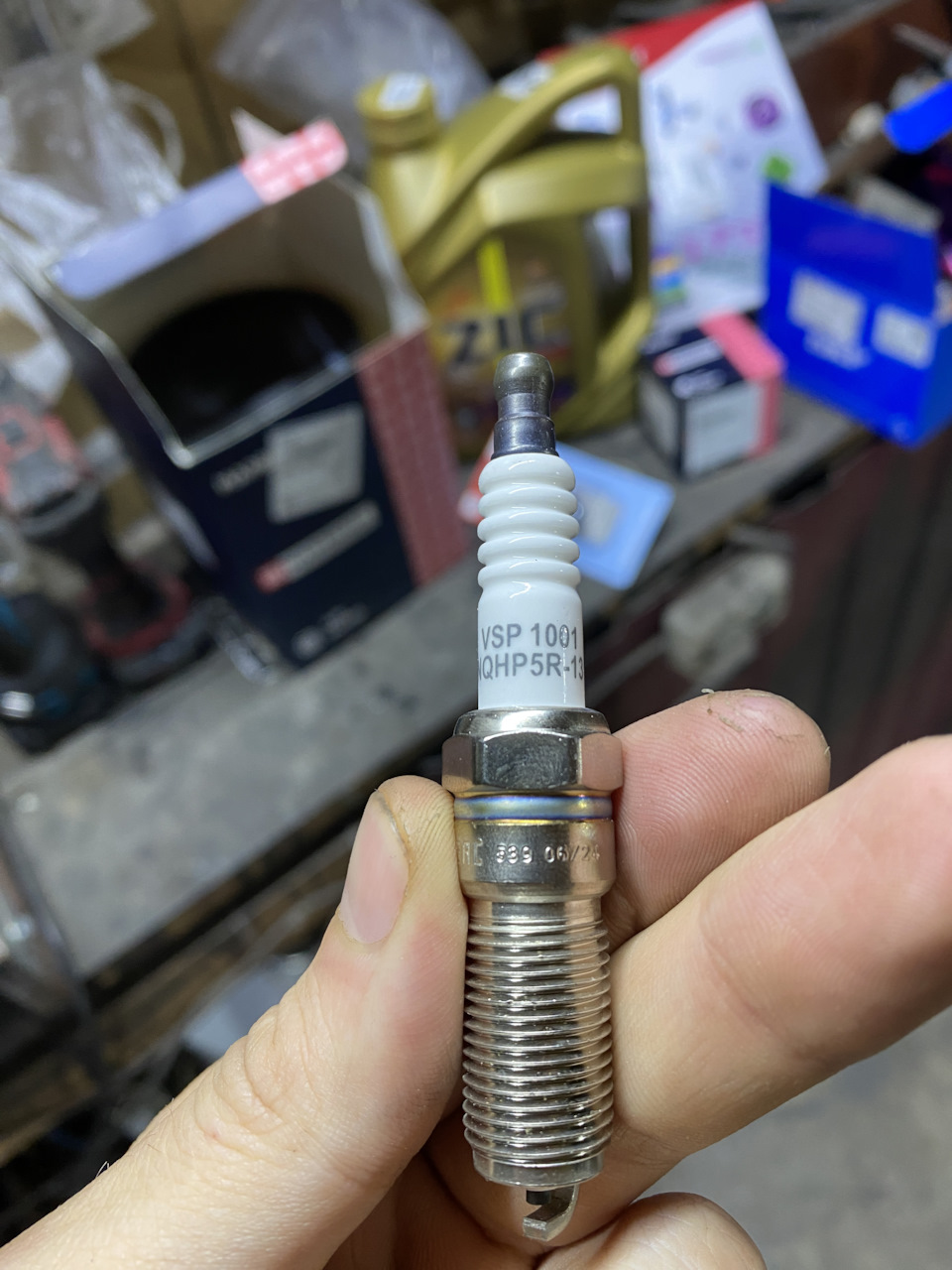 VSP1001 Свеча зажигания Ford Focus (98-)/Focus II (04-) 1.4i/1.6i/1.6Ti ...