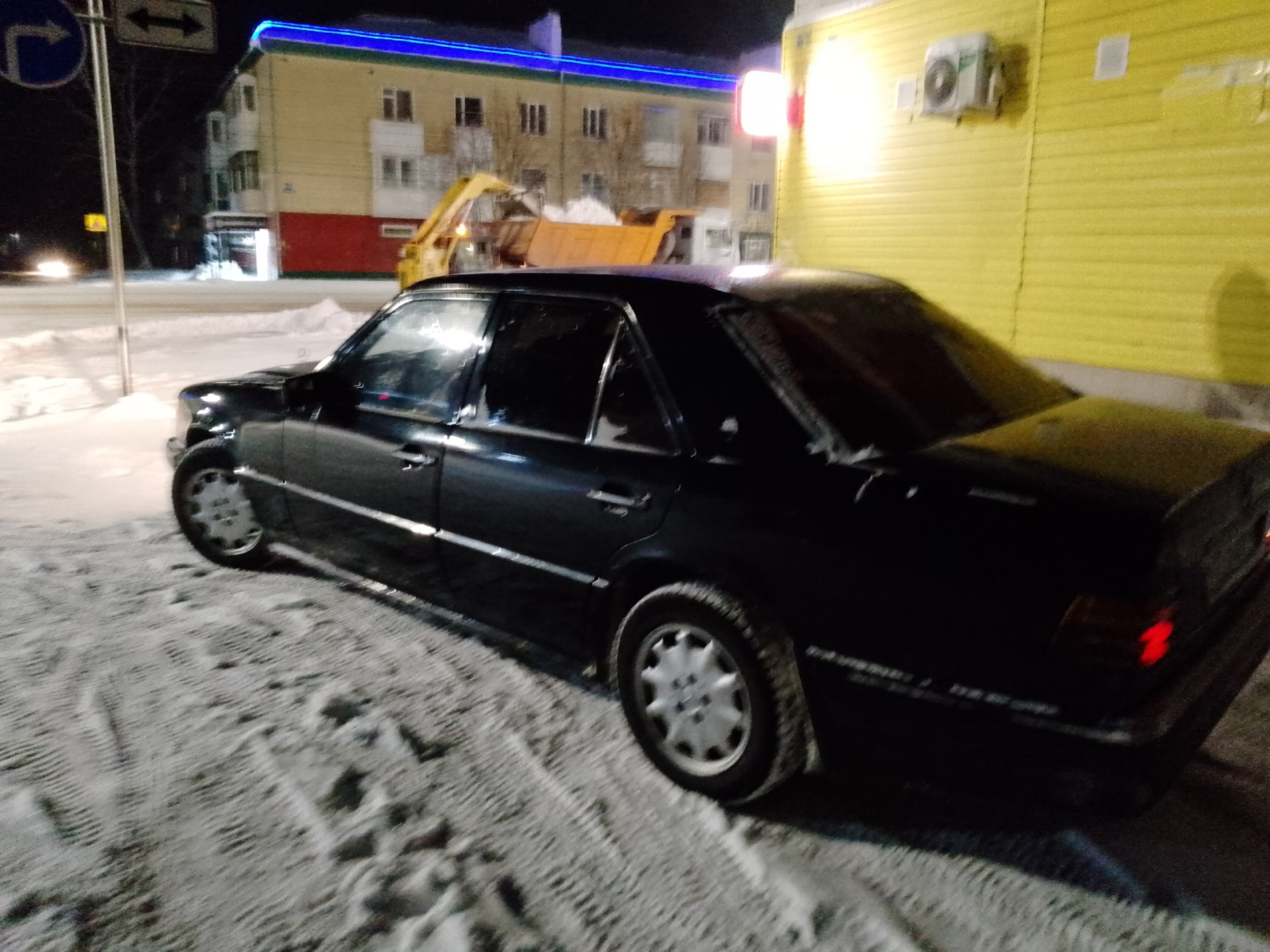 Немного тёмных фото — Помыл, походу зря… — Mercedes-Benz E-Class (W124), 2,5 л, 1985 года ...