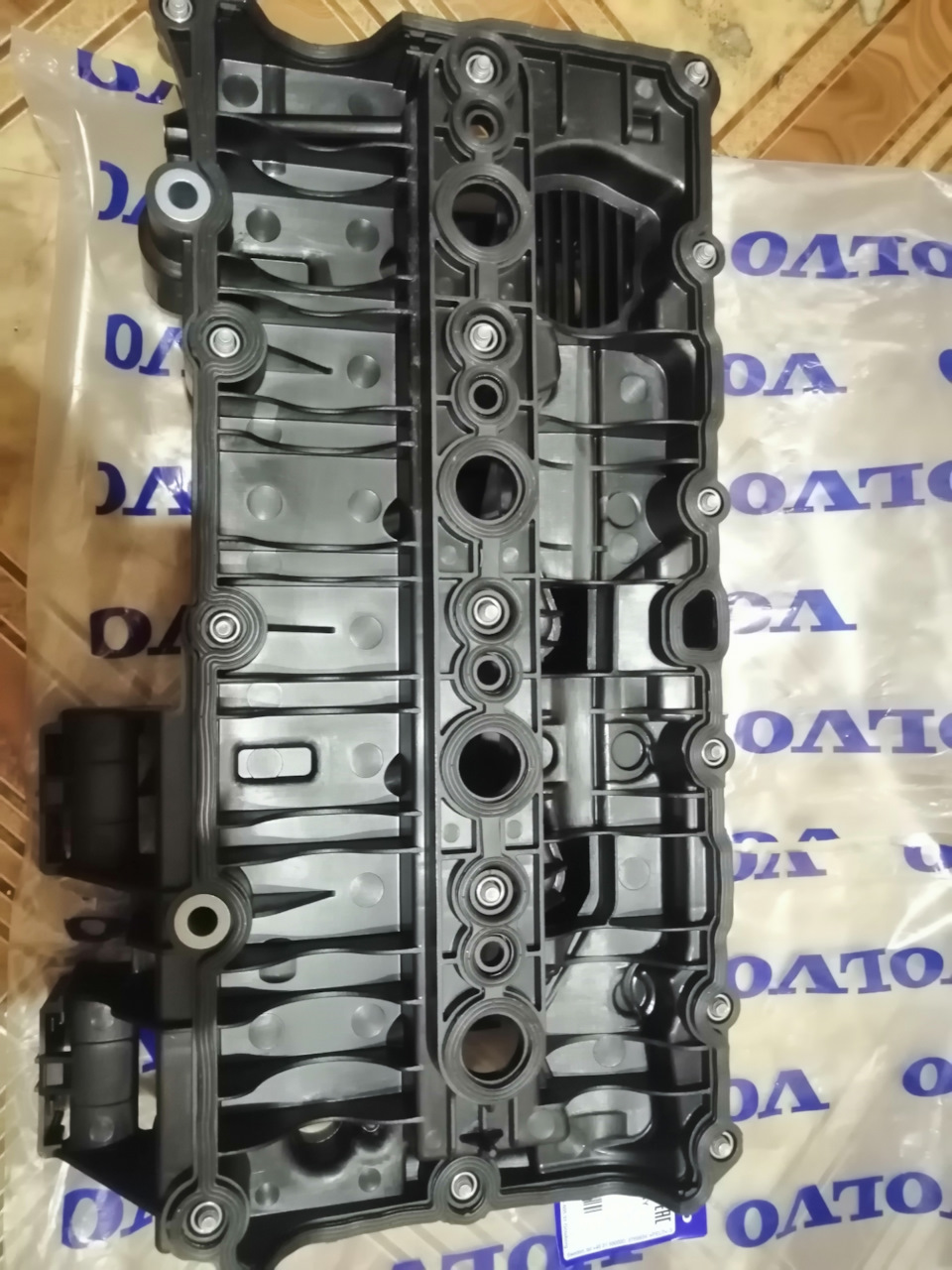 Клапанная крышка — Volvo S90 (2G), 2 л, 2020 года | запчасти | DRIVE2