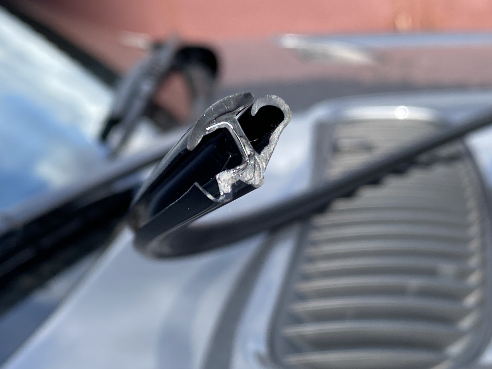 126. Замена молдинга лобового стекла Е53 — BMW X5 (E53), 3 л, 2004 года ...