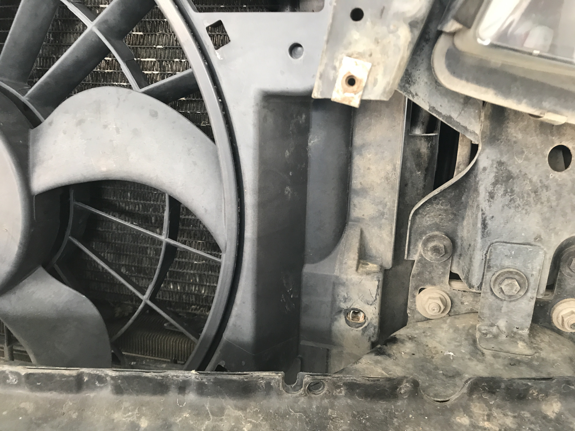 Замена вентилятора кондиционера E53 — BMW X5 (E53), 3 л, 2004 года ...