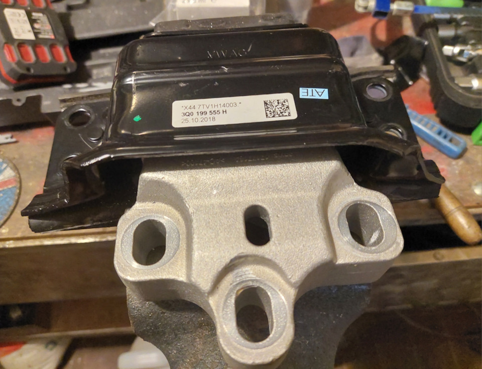 3Q0199555H Подушка крепления двигателя VAG | Запчасти на DRIVE2