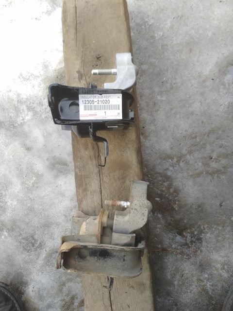 1230521020 ПОДУШКА ДВИГАТЕЛЯ ПРАВАЯ (ГИДРАВЛИЧЕСКАЯ). TOYOTA LEXUS ...