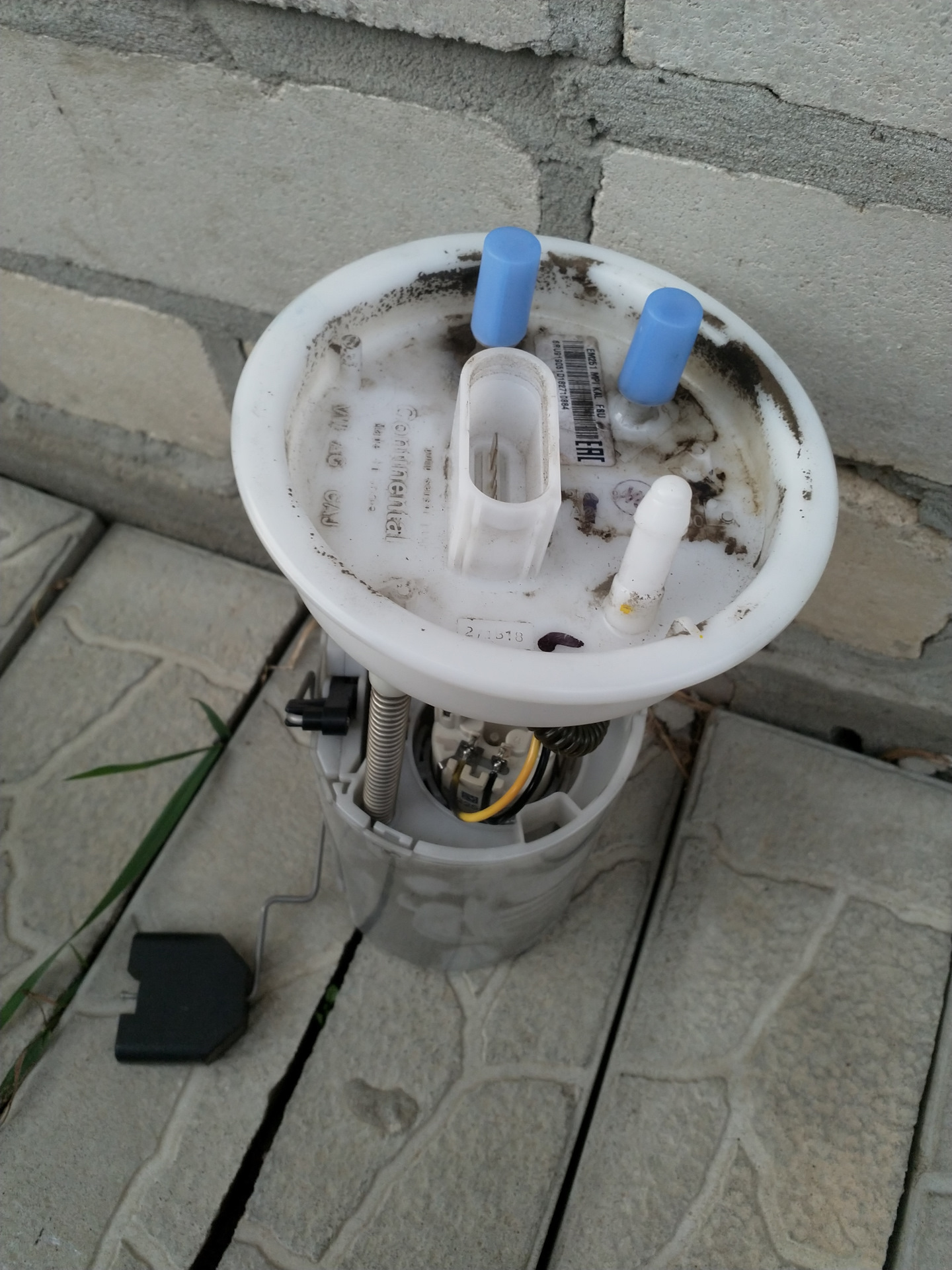 Перестала заводиться, умер бензонасос — Volkswagen Polo Sedan, 1,6 л ...