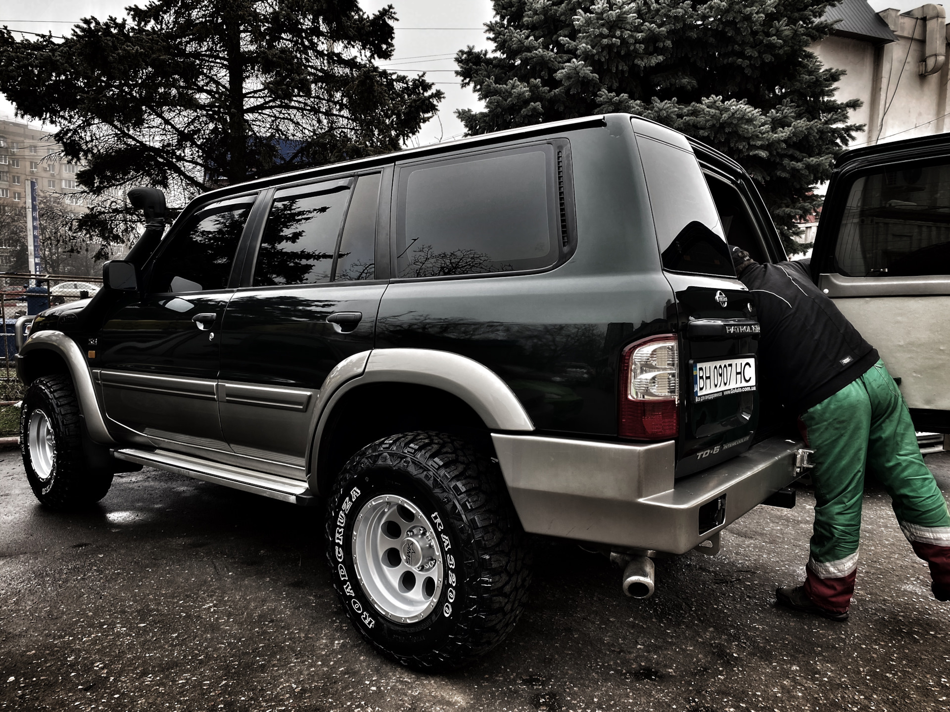 Изменил цвет пластика в салоне 🐊 — Nissan Patrol (Y61), 2,8 л, 2000 года | аксессуары | DRIVE2