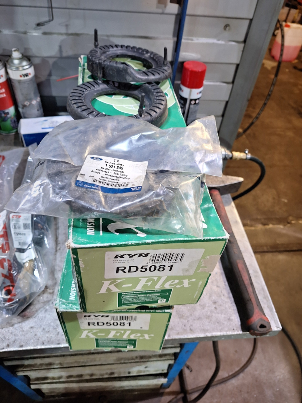 Замена задних пружин — Ford Galaxy (Mk III), 2 л, 2015 года | визит на ...