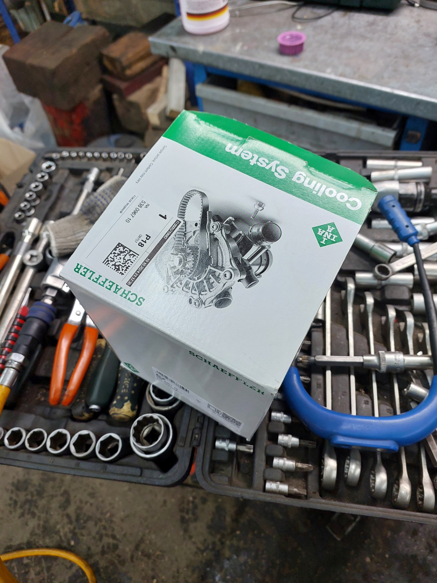 Замена водяного насоса на алюминий от INA 538096710 — Volkswagen Passat ...