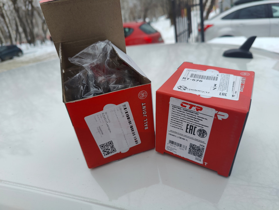 Замена передних тормозных колодок и шаровых опор CTR — Volkswagen Polo Sedan, 1,6 л, 2013 года ...