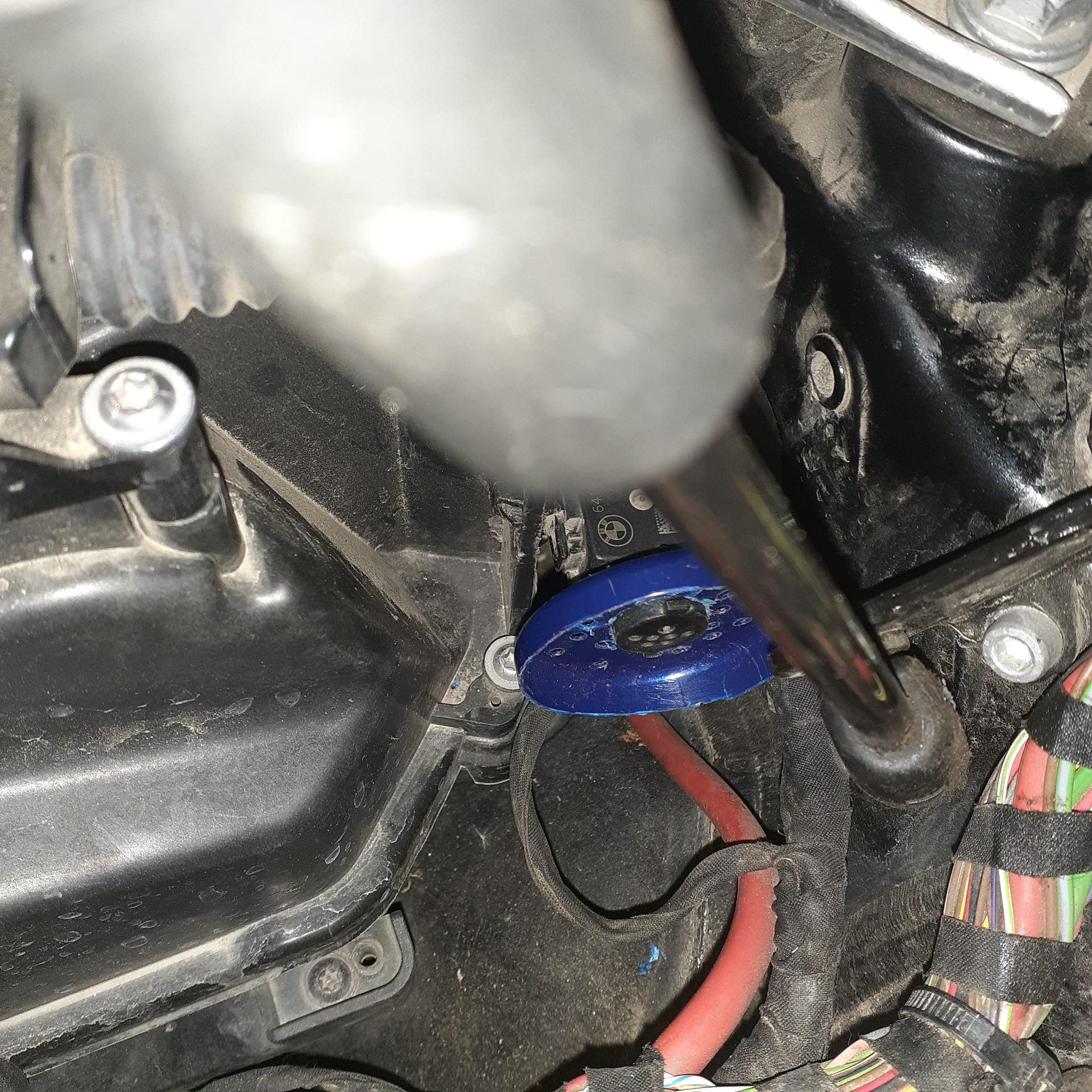 "Воронка" на датчик загазованности. — BMW 5 series (F10), 3 л, 2016 ...