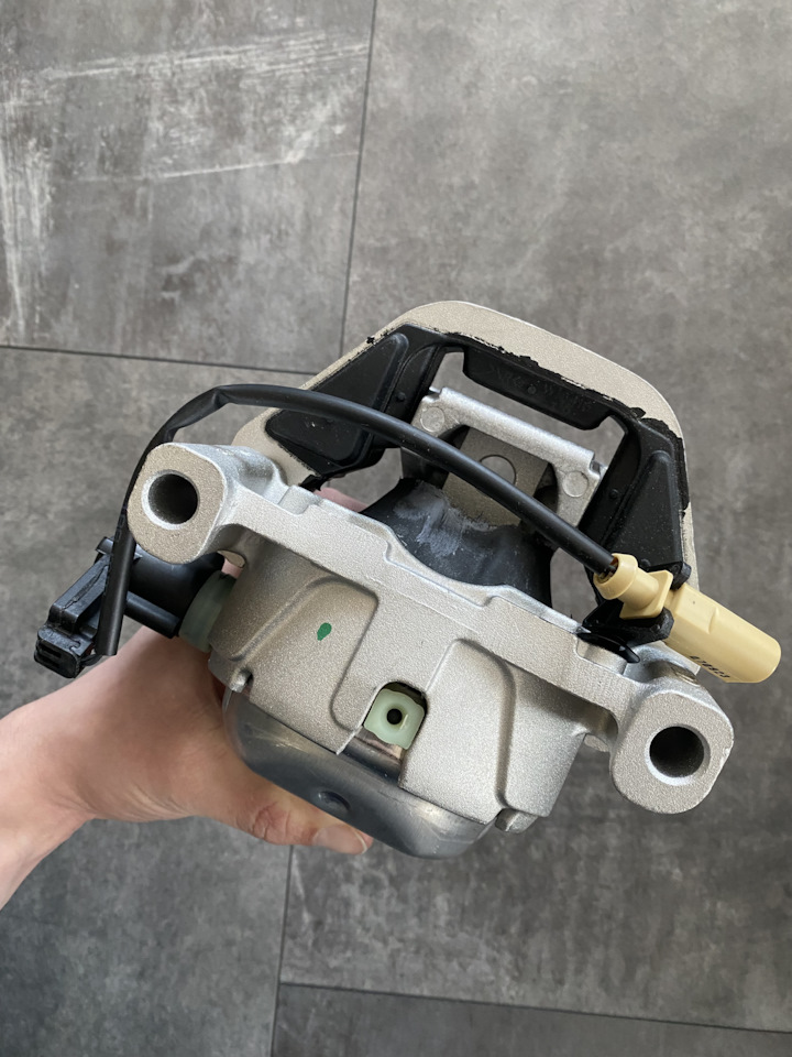 Опоры двс VAG оригинал 3.0TDI на Audi A6 Avant (C7), Audi A6 (C7), Audi ...