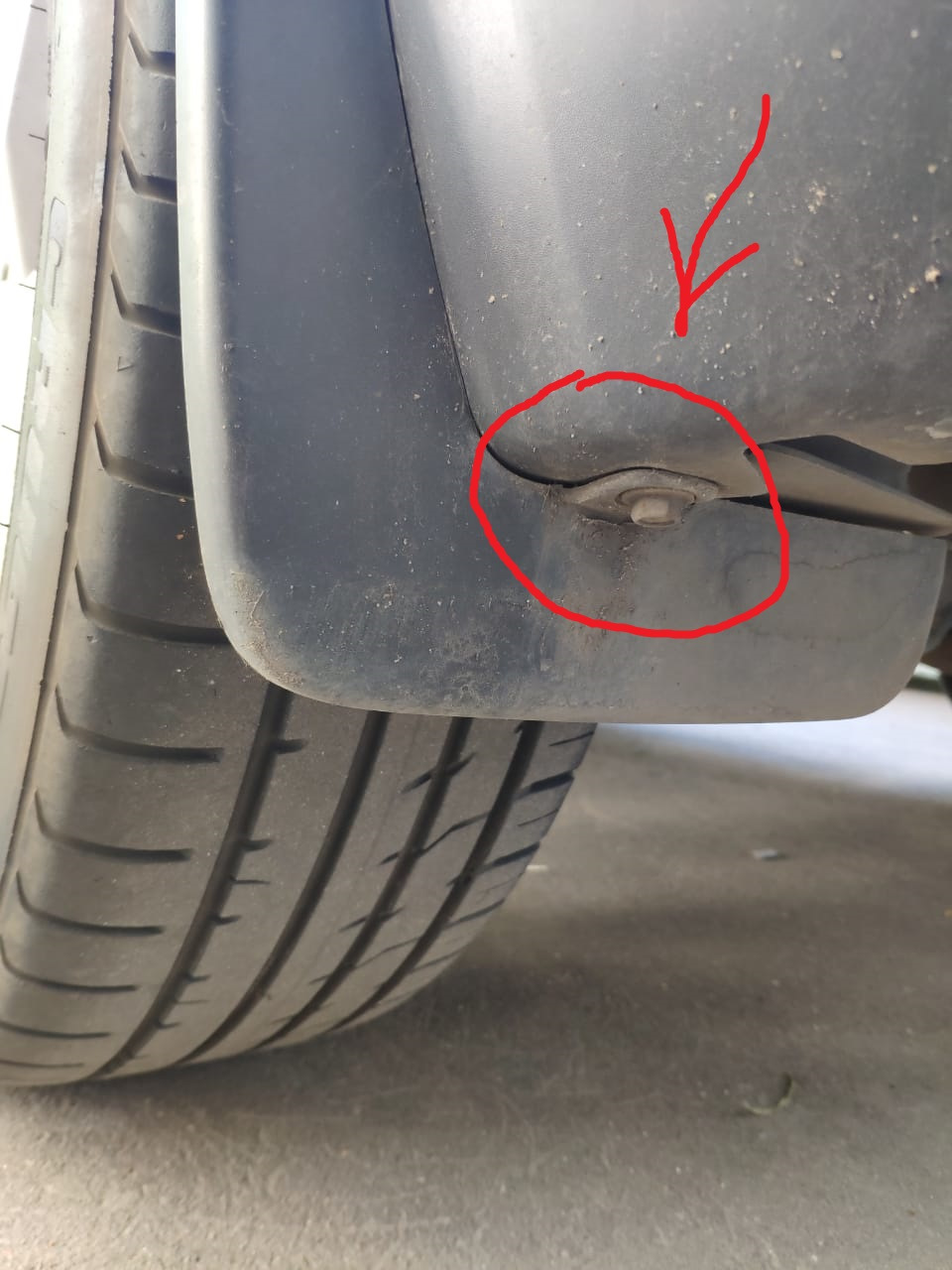 Кто знает номер крепежного болта на заднем брызговике ? — Mitsubishi ...