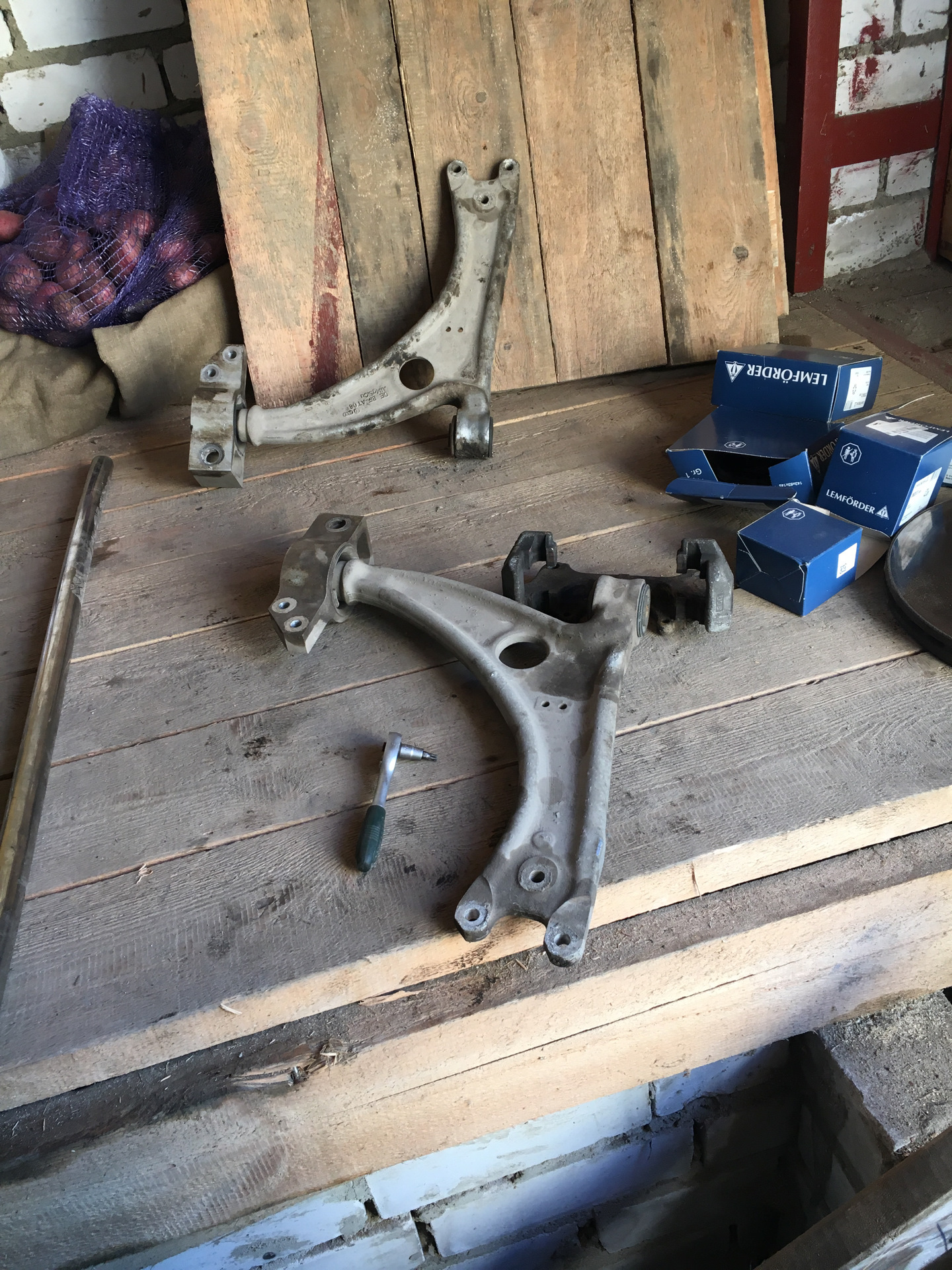 Передняя подвеска ч1. — Volkswagen Passat B6, 1,8 л, 2009 года | своими ...