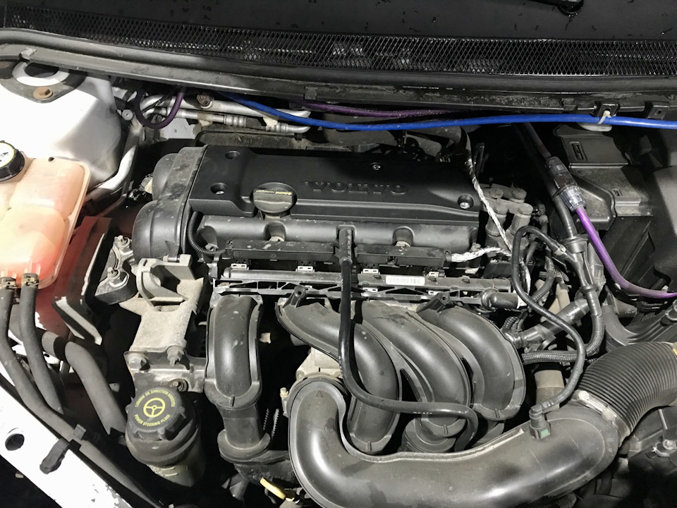 Крышка двигателя VOLVO — Ford Focus Hatchback II, 1,6 л, 2011 года ...