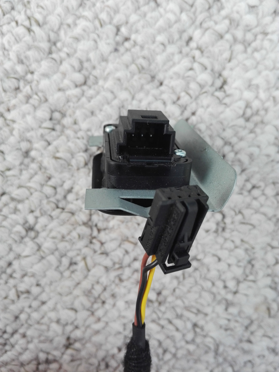 Установка кнопки открытия багажника. — Mercedes-Benz C-Class (W204), 1 ...